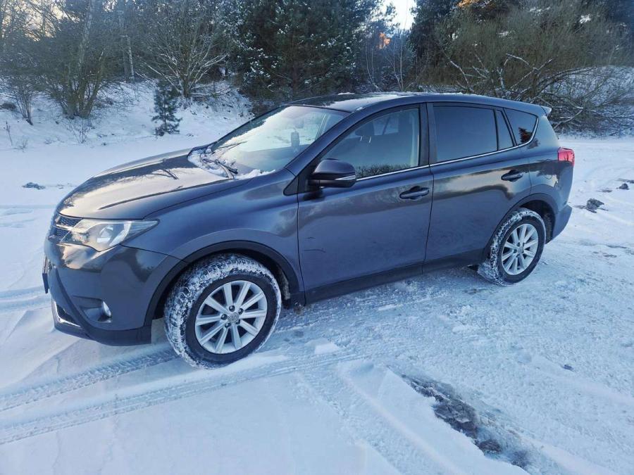 Grey Toyota RAV4 2013 in Utena, with an engine capacity of 2.23 L and mileage of 271 thousand km for 8200 €, photo 4 on AUTOMOTO.COM.LV