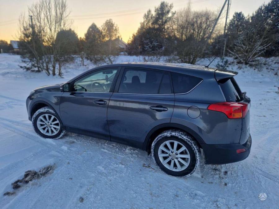 Grey Toyota RAV4 2013 in Utena, with an engine capacity of 2.23 L and mileage of 271 thousand km for 8200 €, photo 10 on AUTOMOTO.COM.LV