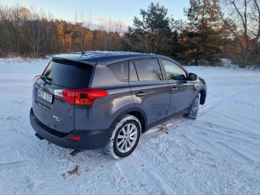 Grey Toyota RAV4 2013 in Utena, with an engine capacity of 2.23 L and mileage of 271 thousand km for 8200 €, photo 11 on AUTOMOTO.COM.LV