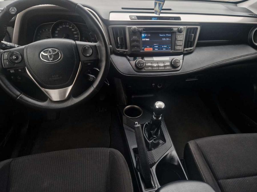 Grey Toyota RAV4 2013 in Utena, with an engine capacity of 2.23 L and mileage of 271 thousand km for 8200 €, photo 16 on AUTOMOTO.COM.LV