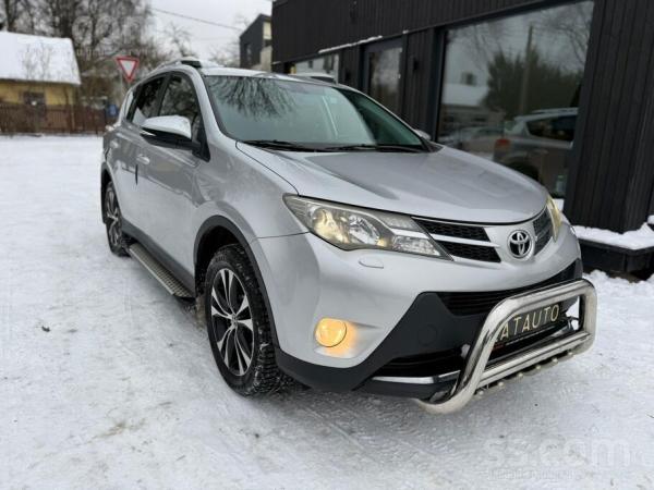 Grey Toyota RAV4 2013 in Riga, with an engine capacity of 2.20 L and mileage of 212 thousand km for 12995 €, photo 2 on AUTOMOTO.COM.LV