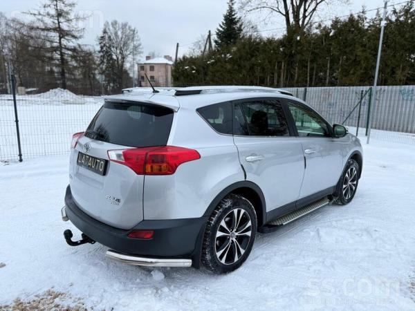Grey Toyota RAV4 2013 in Riga, with an engine capacity of 2.20 L and mileage of 212 thousand km for 12995 €, photo 8 on AUTOMOTO.COM.LV
