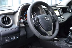 Pelēks Toyota RAV4 2013 Viļņa, ar dzinēja tilpumu 2.00 L un nobraukumu 186 tūkst. km par 11500 €, foto 16 vietnē AUTOMOTO.COM.LV