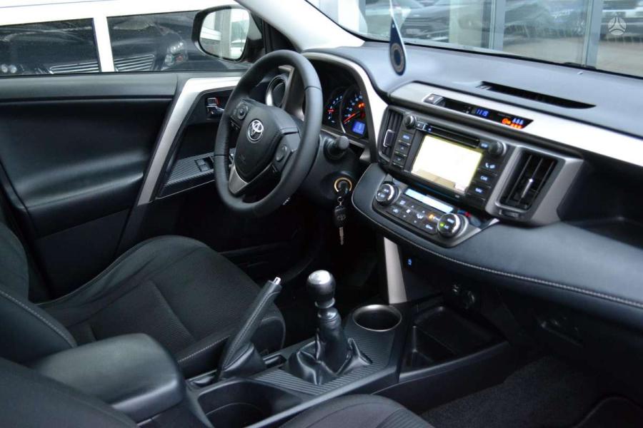 Pelēks Toyota RAV4 2013 Viļņa, ar dzinēja tilpumu 2.00 L un nobraukumu 186 tūkst. km par 11500 €, foto 27 vietnē AUTOMOTO.COM.LV
