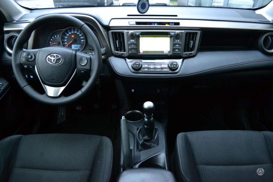 Pelēks Toyota RAV4 2013 Viļņa, ar dzinēja tilpumu 2.00 L un nobraukumu 186 tūkst. km par 11500 €, foto 30 vietnē AUTOMOTO.COM.LV