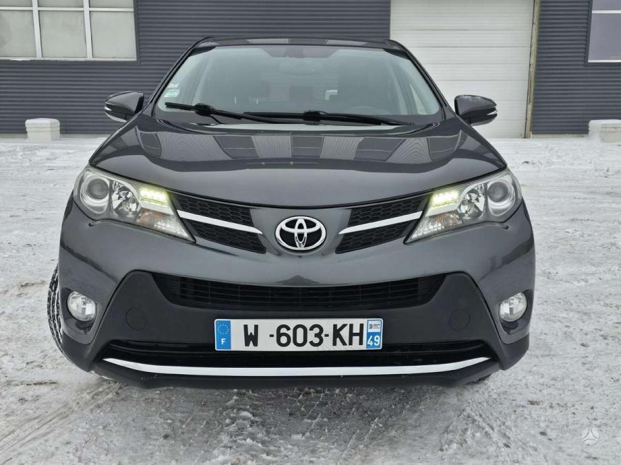 Pelēks Toyota RAV4 2013 Tauragė, ar dzinēja tilpumu 2.00 L un nobraukumu 220 tūkst. km par 8500 €, foto 2 vietnē AUTOMOTO.COM.LV