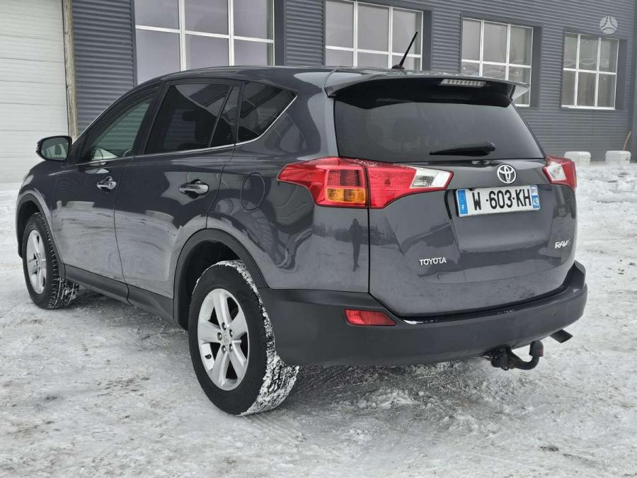 Pelēks Toyota RAV4 2013 Tauragė, ar dzinēja tilpumu 2.00 L un nobraukumu 220 tūkst. km par 8500 €, foto 4 vietnē AUTOMOTO.COM.LV