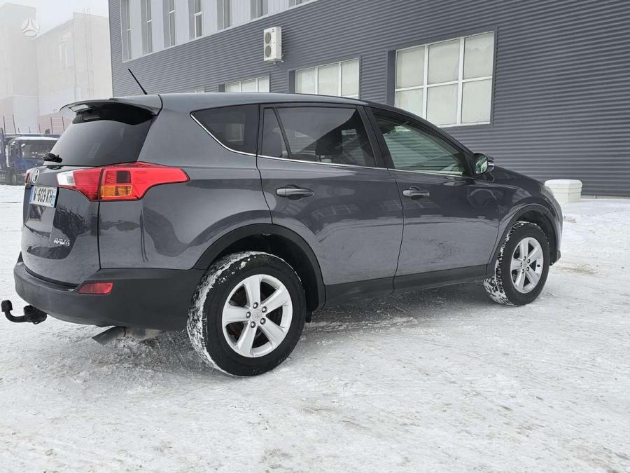 Pelēks Toyota RAV4 2013 Tauragė, ar dzinēja tilpumu 2.00 L un nobraukumu 220 tūkst. km par 8500 €, foto 7 vietnē AUTOMOTO.COM.LV