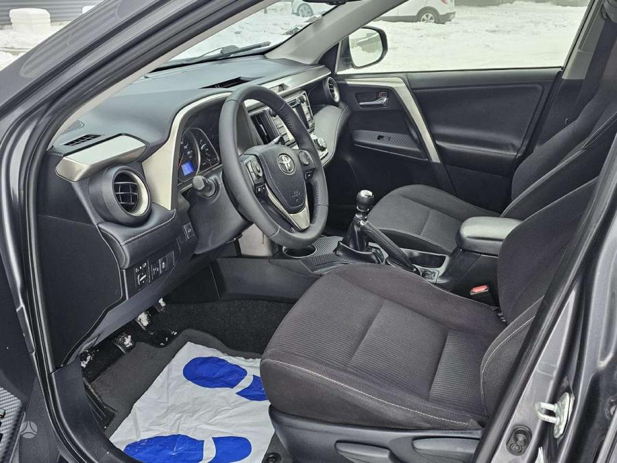 Pelēks Toyota RAV4 2013 Tauragė, ar dzinēja tilpumu 2.00 L un nobraukumu 220 tūkst. km par 8500 €, foto 8 vietnē AUTOMOTO.COM.LV