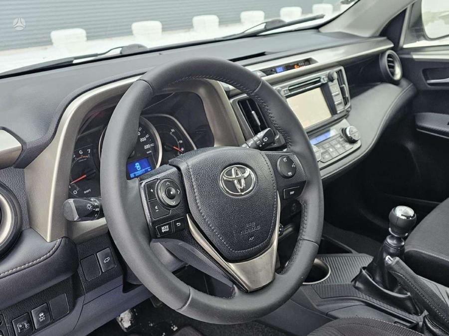 Pelēks Toyota RAV4 2013 Tauragė, ar dzinēja tilpumu 2.00 L un nobraukumu 220 tūkst. km par 8500 €, foto 9 vietnē AUTOMOTO.COM.LV