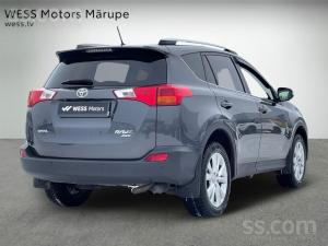 Grey Toyota RAV4 2013 in Riga, with an engine capacity of 2.20 L and mileage of 221 thousand km for 9990 €, photo 2 on AUTOMOTO.COM.LV