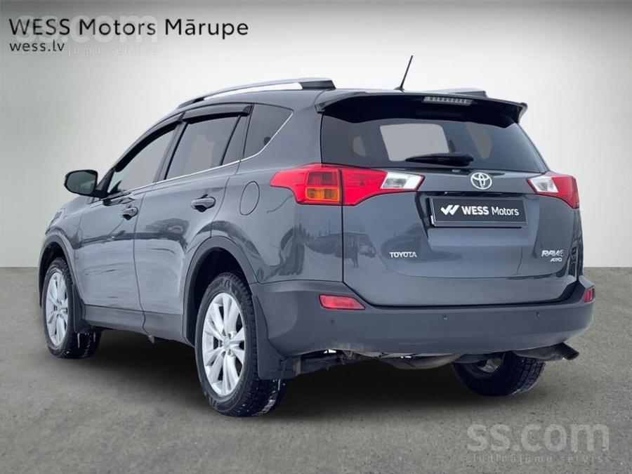 Grey Toyota RAV4 2013 in Riga, with an engine capacity of 2.20 L and mileage of 221 thousand km for 9990 €, photo 17 on AUTOMOTO.COM.LV