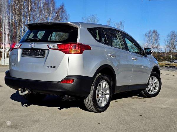 Pelēks Toyota RAV4 2013 Tauragė, ar dzinēja tilpumu 2.00 L un nobraukumu 262 tūkst. km par 8800 €, foto 5 vietnē AUTOMOTO.COM.LV