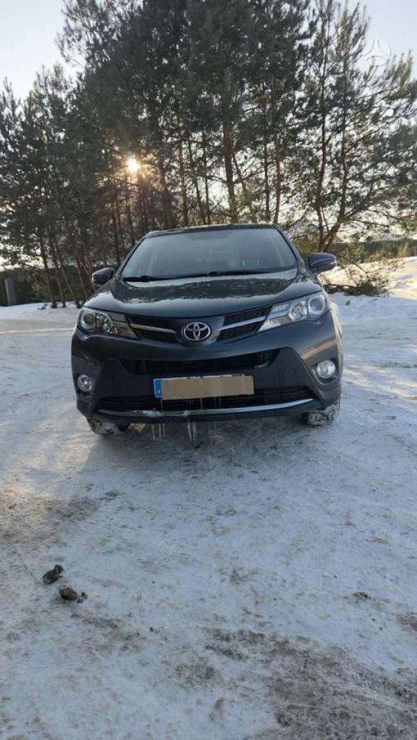 Grey Toyota RAV4 2013 in Taurage, with an engine capacity of 2.00 L and mileage of 250 thousand km for 10350 €, photo 1 on AUTOMOTO.COM.LV