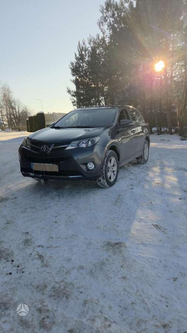 Grey Toyota RAV4 2013 in Taurage, with an engine capacity of 2.00 L and mileage of 250 thousand km for 10350 €, photo 2 on AUTOMOTO.COM.LV