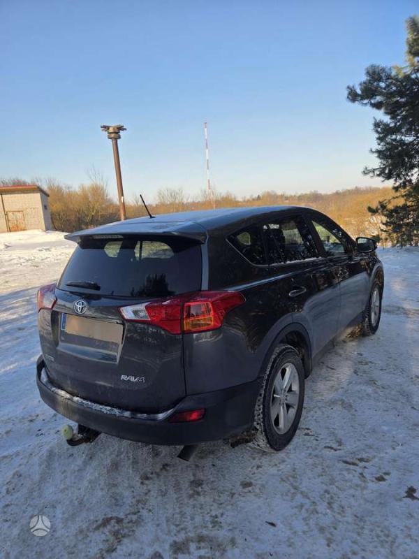 Grey Toyota RAV4 2013 in Taurage, with an engine capacity of 2.00 L and mileage of 250 thousand km for 10350 €, photo 5 on AUTOMOTO.COM.LV