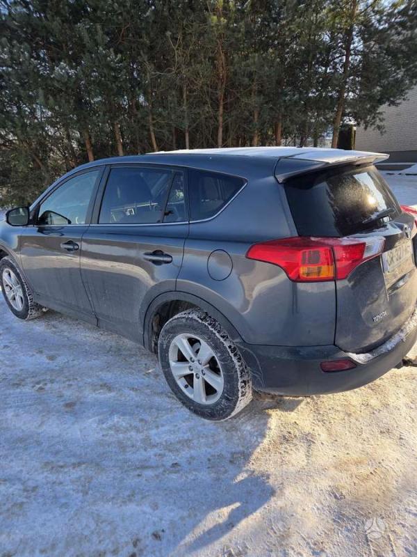 Grey Toyota RAV4 2013 in Taurage, with an engine capacity of 2.00 L and mileage of 250 thousand km for 10350 €, photo 7 on AUTOMOTO.COM.LV
