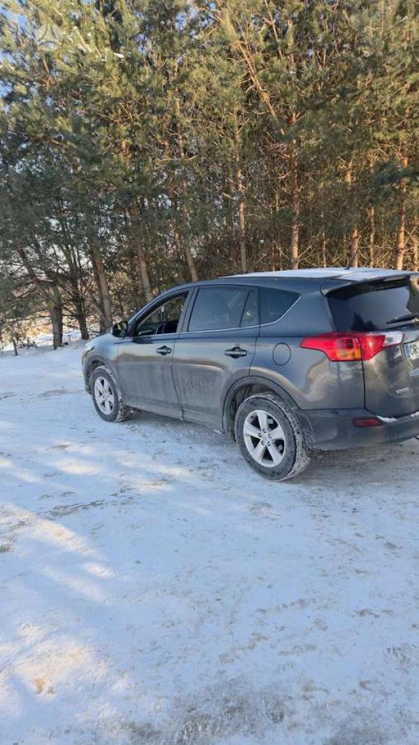 Grey Toyota RAV4 2013 in Taurage, with an engine capacity of 2.00 L and mileage of 250 thousand km for 10350 €, photo 10 on AUTOMOTO.COM.LV