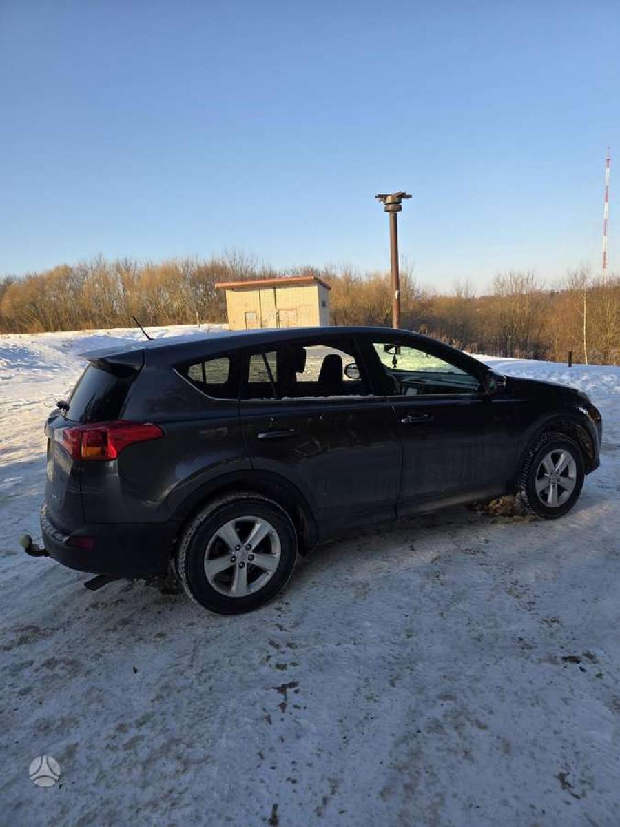 Grey Toyota RAV4 2013 in Taurage, with an engine capacity of 2.00 L and mileage of 250 thousand km for 10350 €, photo 13 on AUTOMOTO.COM.LV