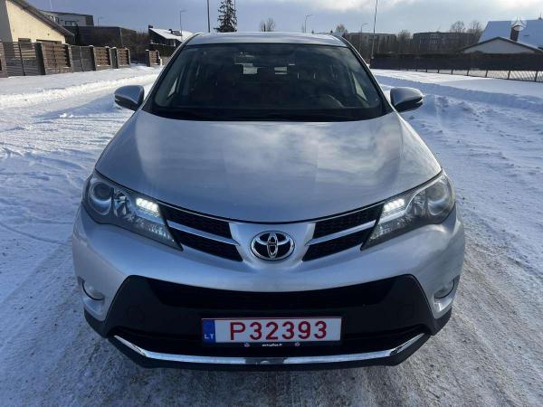 Pelēks Toyota RAV4 2013 Vilkaviškis, ar dzinēja tilpumu 2.20 L un nobraukumu 240 tūkst. km par 9700 €, foto 2 vietnē AUTOMOTO.COM.LV