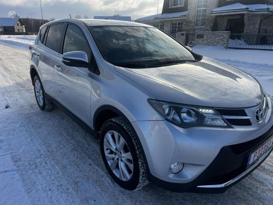 Pelēks Toyota RAV4 2013 Vilkaviškis, ar dzinēja tilpumu 2.20 L un nobraukumu 240 tūkst. km par 9700 €, foto 3 vietnē AUTOMOTO.COM.LV