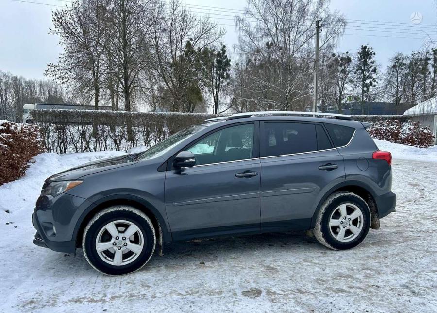 Grey Toyota RAV4 2013 in Vilnius, with an engine capacity of 2.50 L and mileage of 306 thousand km for 9950 €, photo 2 on AUTOMOTO.COM.LV