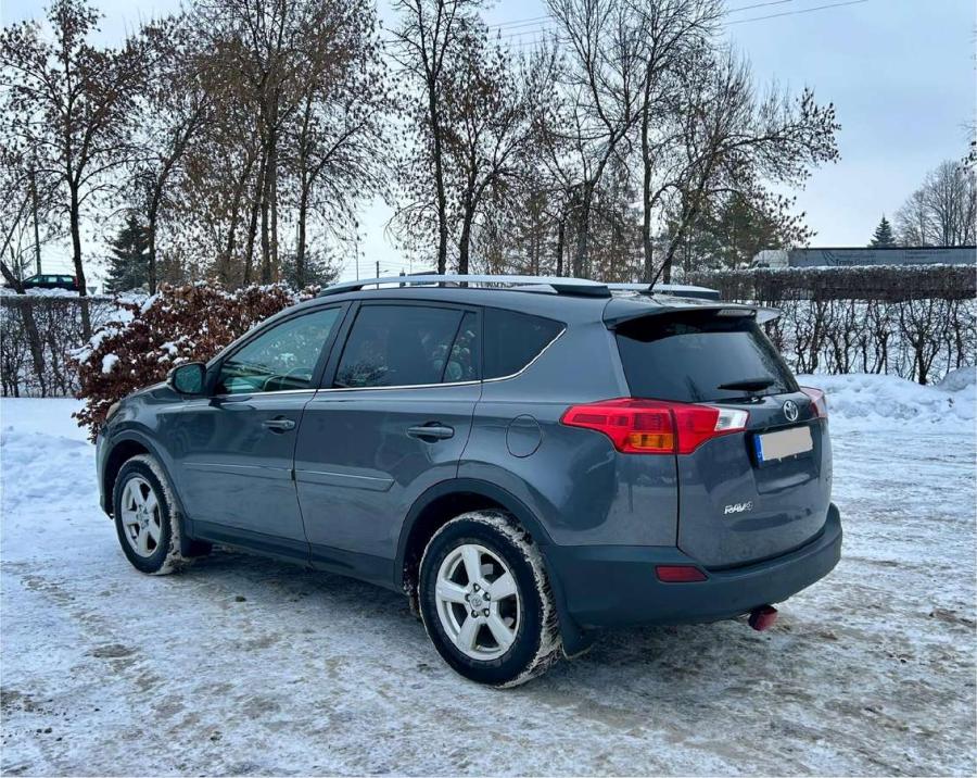 Grey Toyota RAV4 2013 in Vilnius, with an engine capacity of 2.50 L and mileage of 306 thousand km for 9950 €, photo 3 on AUTOMOTO.COM.LV