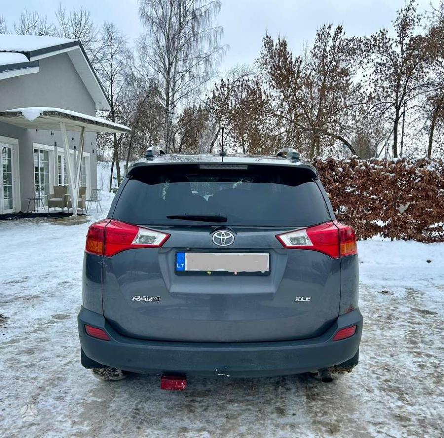 Grey Toyota RAV4 2013 in Vilnius, with an engine capacity of 2.50 L and mileage of 306 thousand km for 9950 €, photo 4 on AUTOMOTO.COM.LV