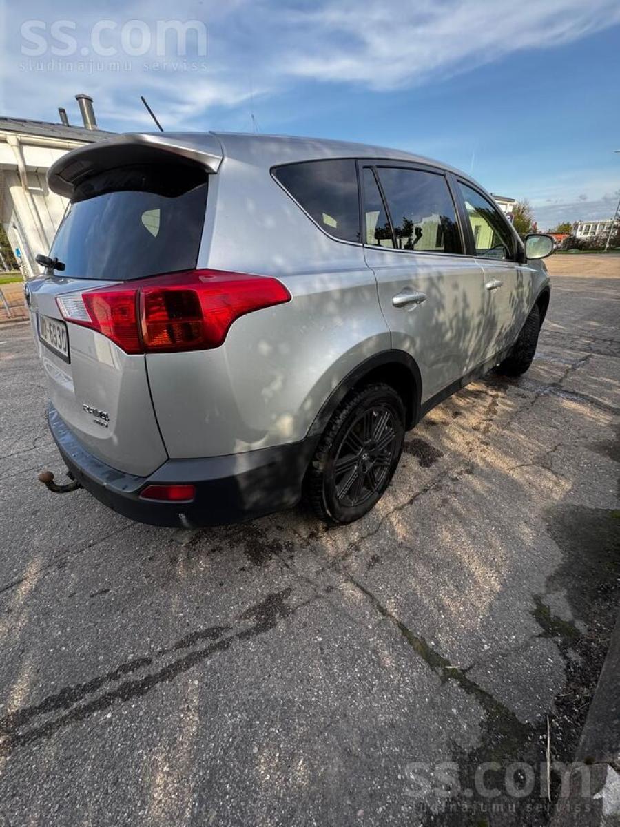 Pelēks Toyota RAV4 2013 Rīga, ar dzinēja tilpumu 2.20 L un nobraukumu 351 tūkst. km par 9200 €, foto 13 vietnē AUTOMOTO.COM.LV