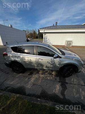Pelēks Toyota RAV4 2013 Rīga, ar dzinēja tilpumu 2.20 L un nobraukumu 351 tūkst. km par 9200 €, foto 14 vietnē AUTOMOTO.COM.LV