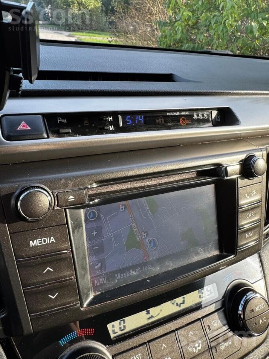 Pelēks Toyota RAV4 2013 Rīga, ar dzinēja tilpumu 2.20 L un nobraukumu 351 tūkst. km par 9200 €, foto 18 vietnē AUTOMOTO.COM.LV