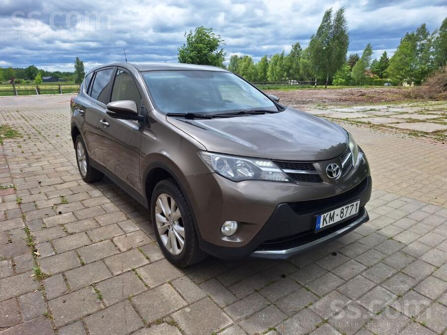Pelēks Toyota RAV4 2013 Saldus, ar dzinēja tilpumu 2.20 L un nobraukumu 308 tūkst. km par 9450 €, foto 1 vietnē AUTOMOTO.COM.LV