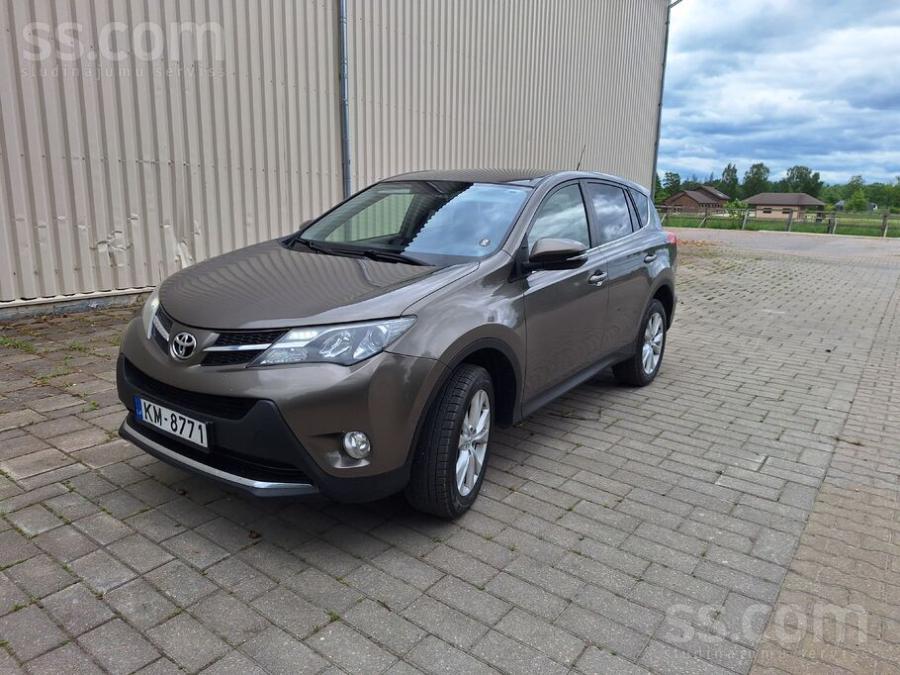 Pelēks Toyota RAV4 2013 Saldus, ar dzinēja tilpumu 2.20 L un nobraukumu 308 tūkst. km par 9450 €, foto 3 vietnē AUTOMOTO.COM.LV