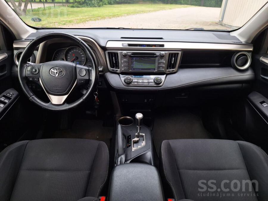 Pelēks Toyota RAV4 2013 Saldus, ar dzinēja tilpumu 2.20 L un nobraukumu 308 tūkst. km par 9450 €, foto 6 vietnē AUTOMOTO.COM.LV