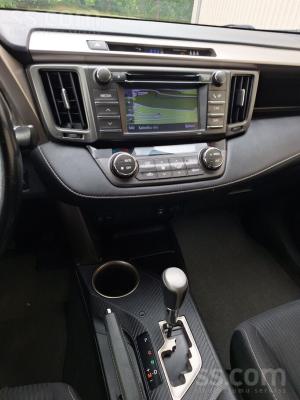 Pelēks Toyota RAV4 2013 Saldus, ar dzinēja tilpumu 2.20 L un nobraukumu 308 tūkst. km par 9450 €, foto 7 vietnē AUTOMOTO.COM.LV