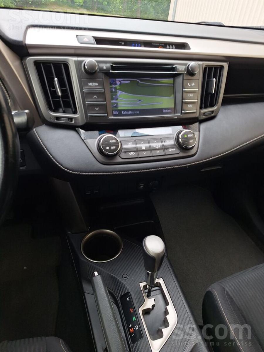 Pelēks Toyota RAV4 2013 Saldus, ar dzinēja tilpumu 2.20 L un nobraukumu 308 tūkst. km par 9450 €, foto 7 vietnē AUTOMOTO.COM.LV