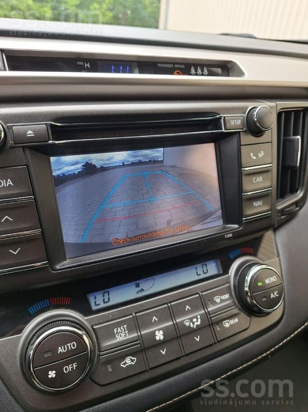 Pelēks Toyota RAV4 2013 Saldus, ar dzinēja tilpumu 2.20 L un nobraukumu 308 tūkst. km par 9450 €, foto 7 vietnē AUTOMOTO.COM.LV