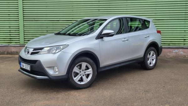 Grey Toyota RAV4 2013 in Riga, with an engine capacity of 2.00 L and mileage of 191 thousand km for 9990 €, photo 1 on AUTOMOTO.COM.LV
