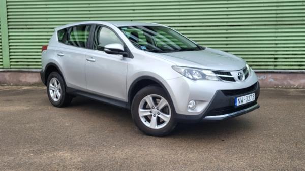 Grey Toyota RAV4 2013 in Riga, with an engine capacity of 2.00 L and mileage of 191 thousand km for 9990 €, photo 5 on AUTOMOTO.COM.LV