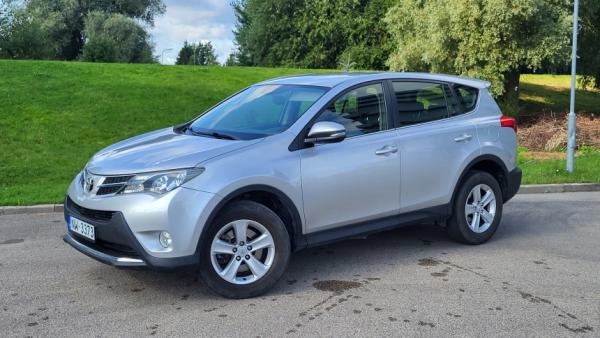 Grey Toyota RAV4 2013 in Riga, with an engine capacity of 2.00 L and mileage of 191 thousand km for 9990 €, photo 8 on AUTOMOTO.COM.LV