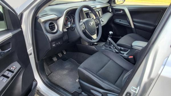 Grey Toyota RAV4 2013 in Riga, with an engine capacity of 2.00 L and mileage of 191 thousand km for 9990 €, photo 9 on AUTOMOTO.COM.LV