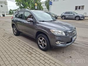 Pelēks Toyota RAV4 2013 Daugavpils, ar dzinēja tilpumu 2.00 L un nobraukumu 89 tūkst. km par 10500 €, foto  vietnē AUTOMOTO.COM.LV