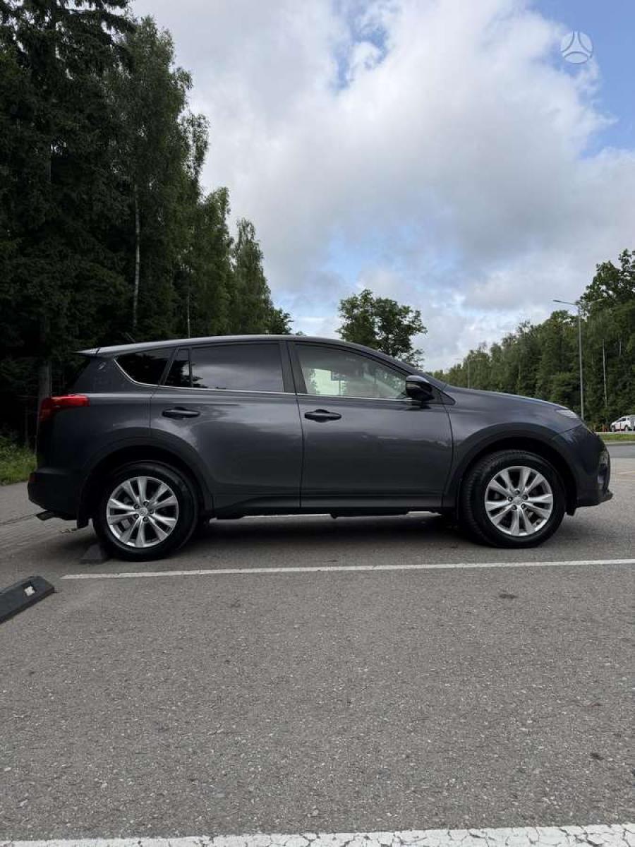 Pelēks Toyota RAV4 2013 Rokiškis, ar dzinēja tilpumu 2.20 L un nobraukumu 143 tūkst. km par 11850 €, foto 5 vietnē AUTOMOTO.COM.LV