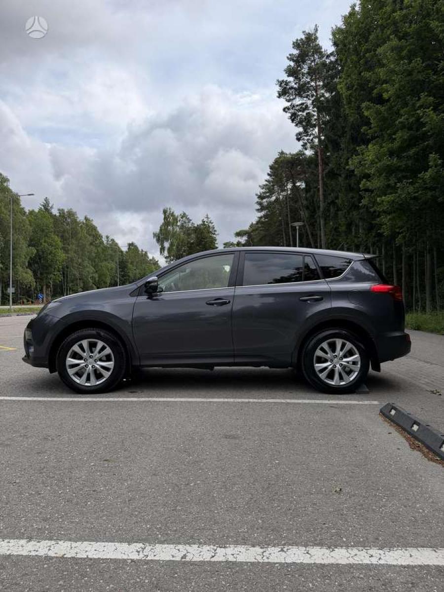 Pelēks Toyota RAV4 2013 Rokiškis, ar dzinēja tilpumu 2.20 L un nobraukumu 143 tūkst. km par 11850 €, foto 6 vietnē AUTOMOTO.COM.LV