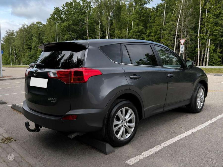 Pelēks Toyota RAV4 2013 Rokiškis, ar dzinēja tilpumu 2.20 L un nobraukumu 143 tūkst. km par 11850 €, foto 7 vietnē AUTOMOTO.COM.LV