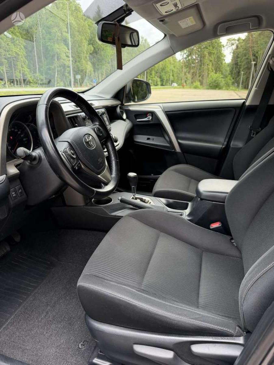 Pelēks Toyota RAV4 2013 Rokiškis, ar dzinēja tilpumu 2.20 L un nobraukumu 143 tūkst. km par 11850 €, foto 10 vietnē AUTOMOTO.COM.LV