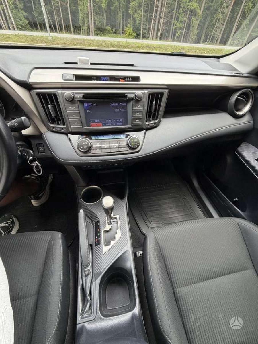 Pelēks Toyota RAV4 2013 Rokiškis, ar dzinēja tilpumu 2.20 L un nobraukumu 143 tūkst. km par 11850 €, foto 11 vietnē AUTOMOTO.COM.LV