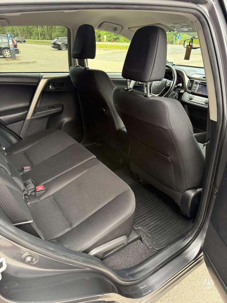 Pelēks Toyota RAV4 2013 Rokiškis, ar dzinēja tilpumu 2.20 L un nobraukumu 143 tūkst. km par 11850 €, foto 16 vietnē AUTOMOTO.COM.LV