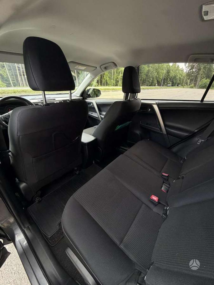Pelēks Toyota RAV4 2013 Rokiškis, ar dzinēja tilpumu 2.20 L un nobraukumu 143 tūkst. km par 11850 €, foto 17 vietnē AUTOMOTO.COM.LV