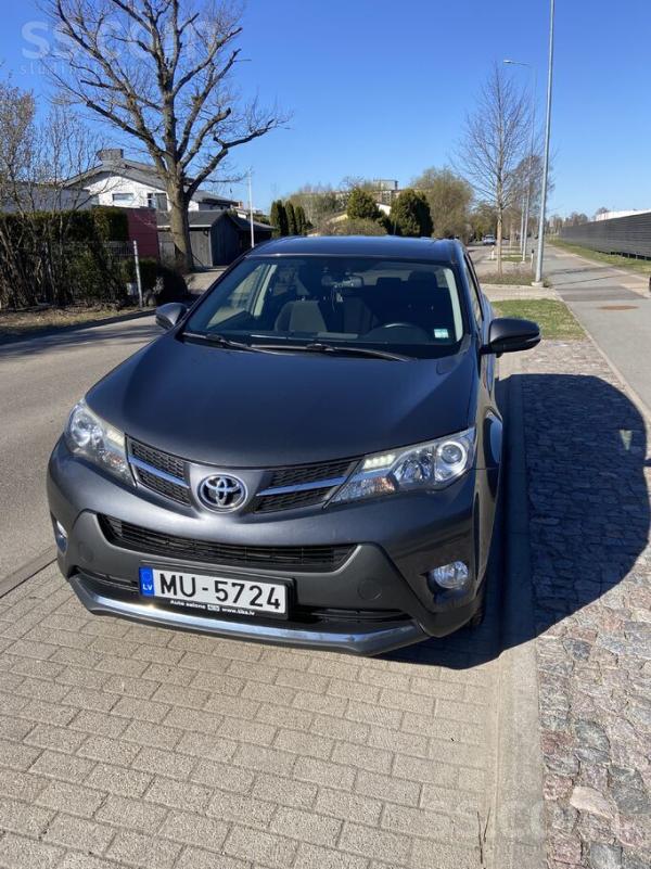 Grey Toyota RAV4 2013 in Riga, with an engine capacity of 2.20 L and mileage of 255 thousand km for 9300 €, photo 1 on AUTOMOTO.COM.LV